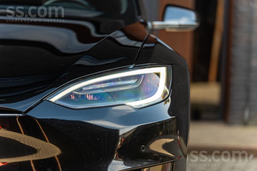 Black Tesla Model S 2020 in Riga, with an engine capacity of 0.00 L and mileage of 98 thousand km for 33500 €, photo 13 on AUTOMOTO.COM.LV