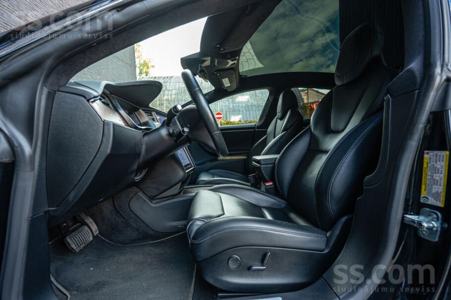 Black Tesla Model S 2020 in Riga, with an engine capacity of 0.00 L and mileage of 98 thousand km for 33500 €, photo 15 on AUTOMOTO.COM.LV