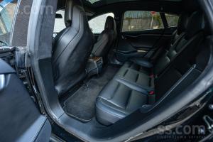 Black Tesla Model S 2020 in Riga, with an engine capacity of 0.00 L and mileage of 98 thousand km for 33500 €, photo 17 on AUTOMOTO.COM.LV