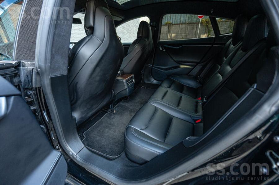 Black Tesla Model S 2020 in Riga, with an engine capacity of 0.00 L and mileage of 98 thousand km for 33500 €, photo 17 on AUTOMOTO.COM.LV