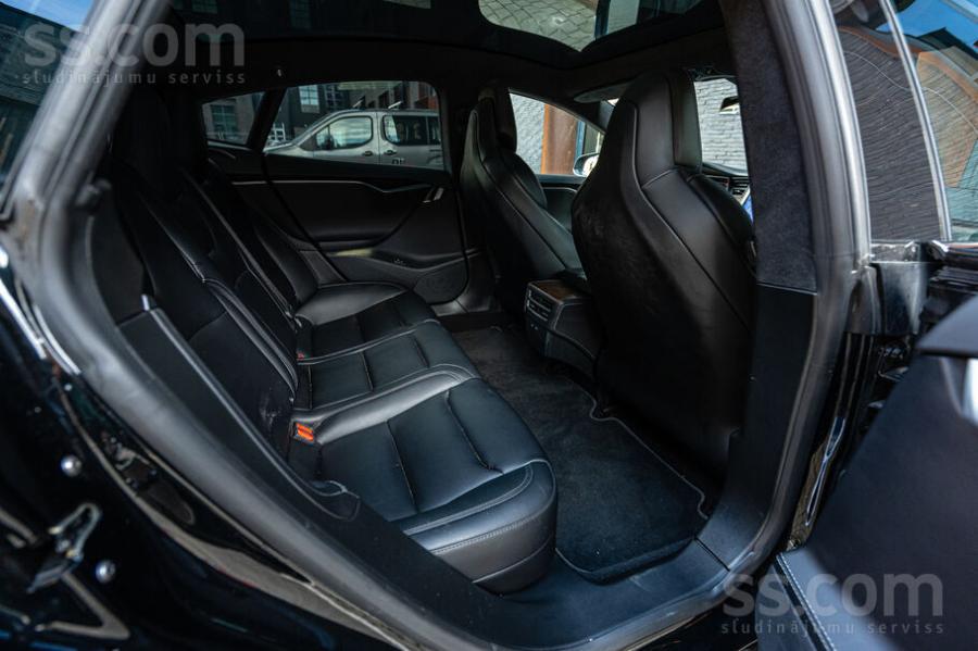 Black Tesla Model S 2020 in Riga, with an engine capacity of 0.00 L and mileage of 98 thousand km for 33500 €, photo 18 on AUTOMOTO.COM.LV