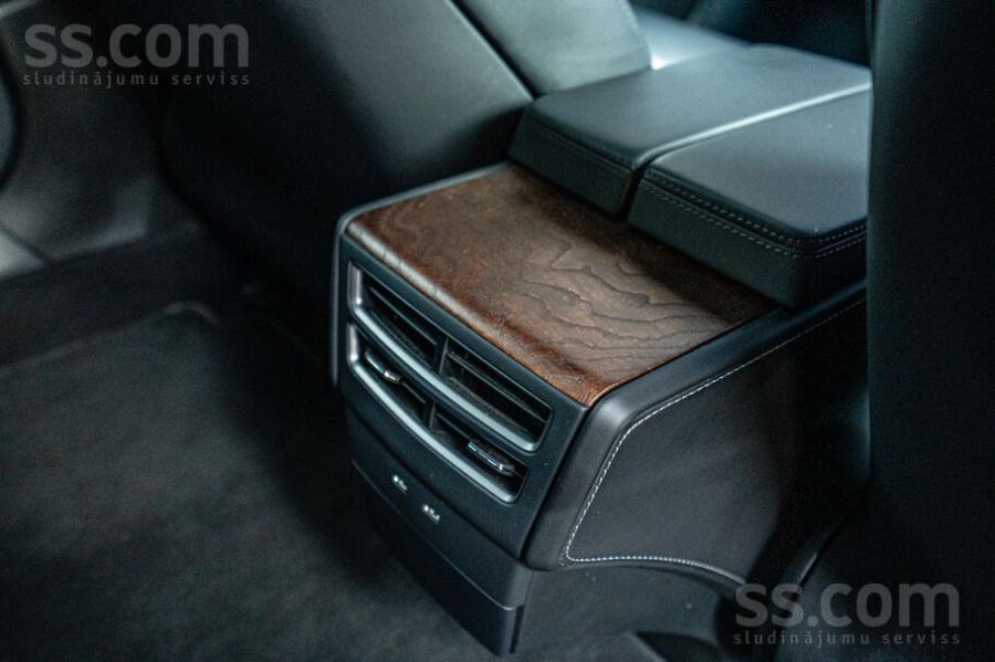 Black Tesla Model S 2020 in Riga, with an engine capacity of 0.00 L and mileage of 98 thousand km for 33500 €, photo 19 on AUTOMOTO.COM.LV