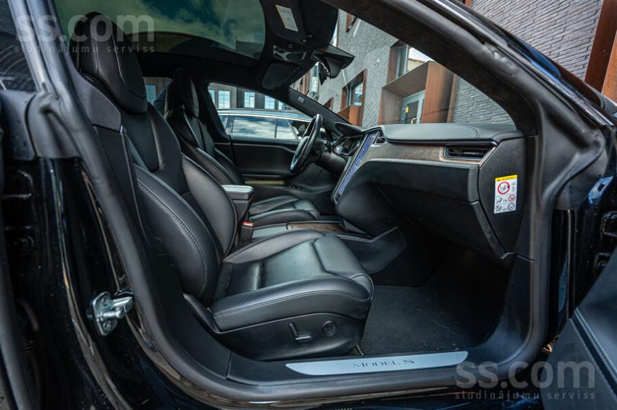 Black Tesla Model S 2020 in Riga, with an engine capacity of 0.00 L and mileage of 98 thousand km for 33500 €, photo 21 on AUTOMOTO.COM.LV