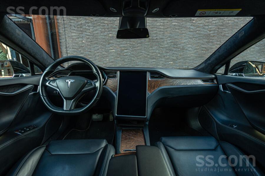 Black Tesla Model S 2020 in Riga, with an engine capacity of 0.00 L and mileage of 98 thousand km for 33500 €, photo 24 on AUTOMOTO.COM.LV