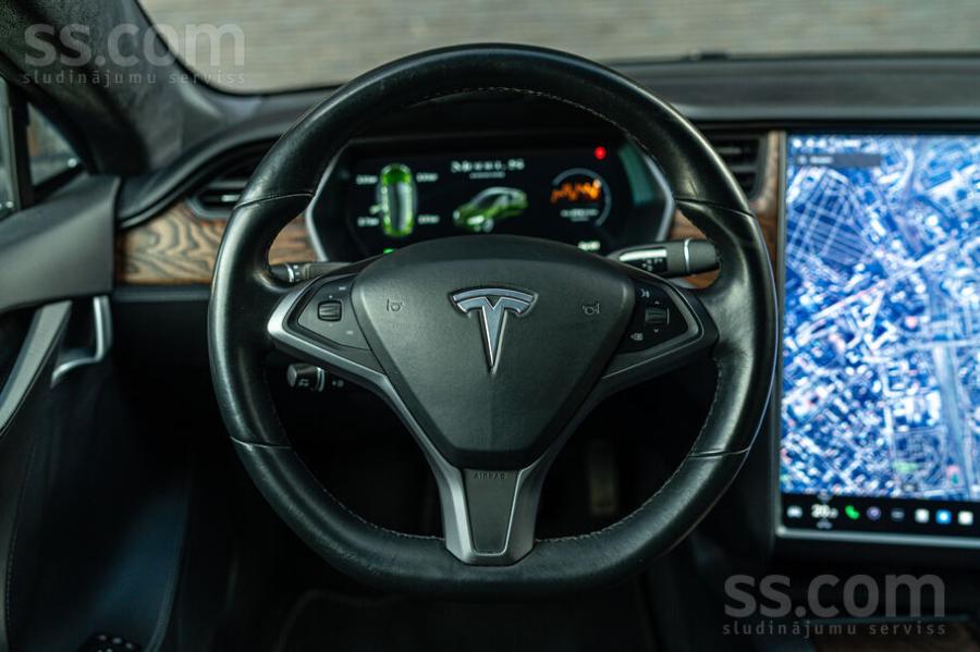 Black Tesla Model S 2020 in Riga, with an engine capacity of 0.00 L and mileage of 98 thousand km for 33500 €, photo 25 on AUTOMOTO.COM.LV