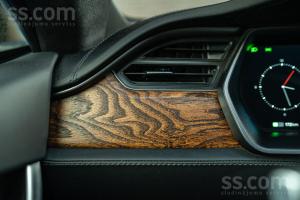 Black Tesla Model S 2020 in Riga, with an engine capacity of 0.00 L and mileage of 98 thousand km for 33500 €, photo 26 on AUTOMOTO.COM.LV