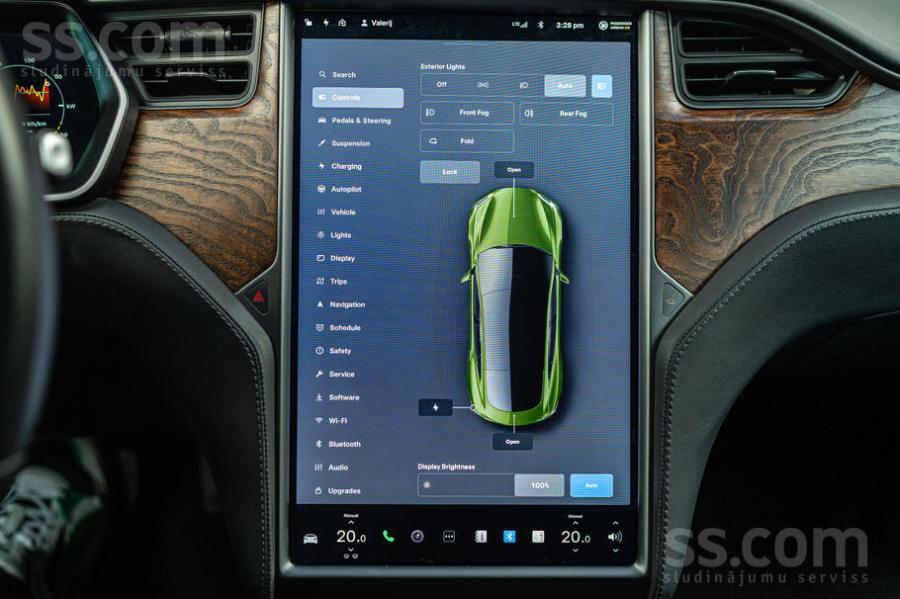 Black Tesla Model S 2020 in Riga, with an engine capacity of 0.00 L and mileage of 98 thousand km for 33500 €, photo 28 on AUTOMOTO.COM.LV
