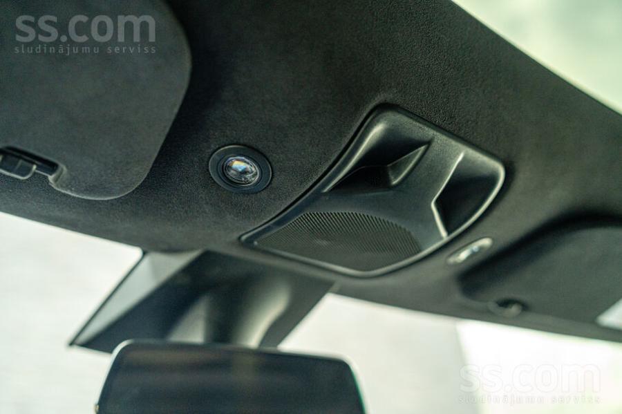 Black Tesla Model S 2020 in Riga, with an engine capacity of 0.00 L and mileage of 98 thousand km for 33500 €, photo 35 on AUTOMOTO.COM.LV