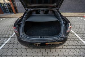 Black Tesla Model S 2020 in Riga, with an engine capacity of 0.00 L and mileage of 98 thousand km for 33500 €, photo 36 on AUTOMOTO.COM.LV