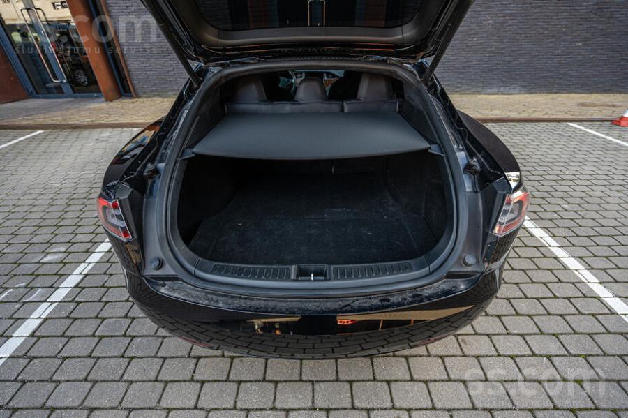Black Tesla Model S 2020 in Riga, with an engine capacity of 0.00 L and mileage of 98 thousand km for 33500 €, photo 36 on AUTOMOTO.COM.LV
