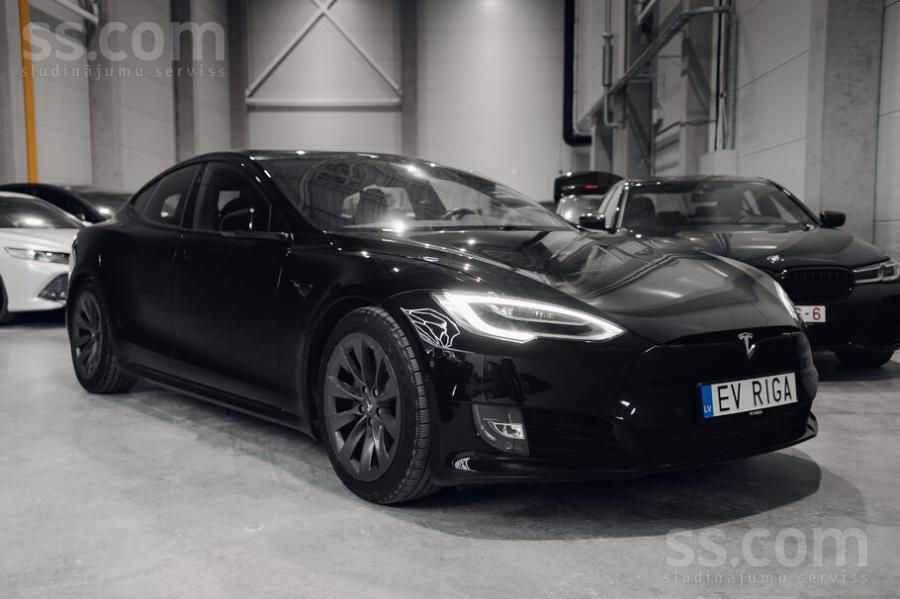 Black Tesla Model S 2020 in Riga, with an engine capacity of 0.00 L and mileage of 159 thousand km for 33790 €, photo 1 on AUTOMOTO.COM.LV
