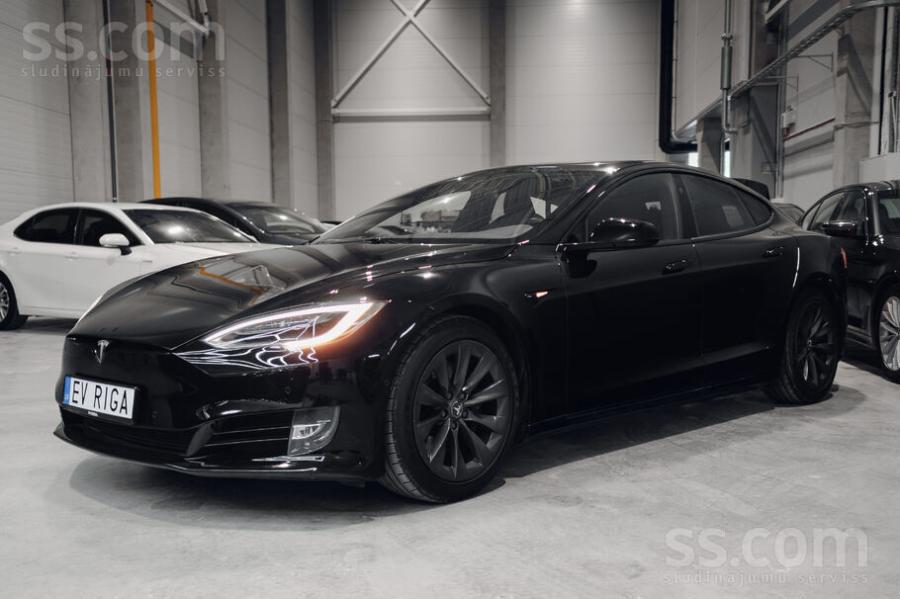 Black Tesla Model S 2020 in Riga, with an engine capacity of 0.00 L and mileage of 159 thousand km for 33790 €, photo 3 on AUTOMOTO.COM.LV
