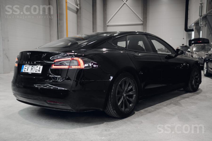 Black Tesla Model S 2020 in Riga, with an engine capacity of 0.00 L and mileage of 159 thousand km for 33790 €, photo 5 on AUTOMOTO.COM.LV
