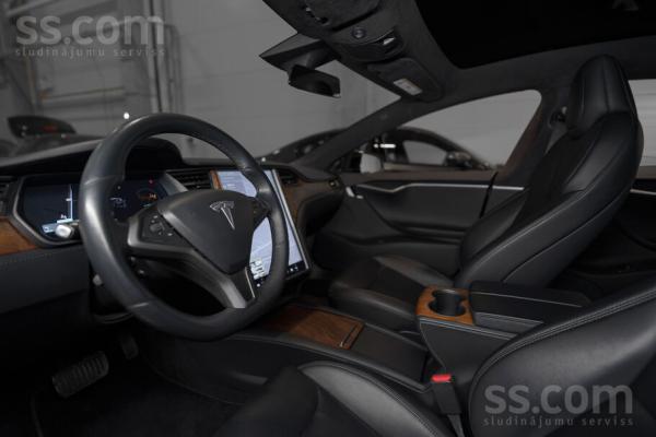 Черный Тесла Модель С 2020 в Рига, объемом двигателя 0.00 л и пробегом 159 тыс. км за 33790 €, фото 10 на AUTOMOTO.COM.LV