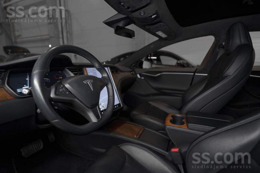 Black Tesla Model S 2020 in Riga, with an engine capacity of 0.00 L and mileage of 159 thousand km for 33790 €, photo 11 on AUTOMOTO.COM.LV