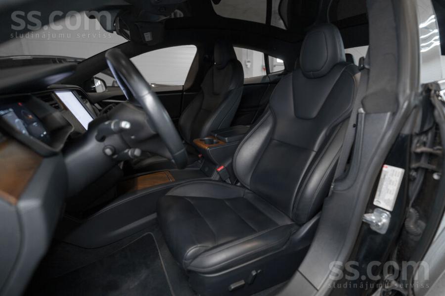 Black Tesla Model S 2020 in Riga, with an engine capacity of 0.00 L and mileage of 159 thousand km for 33790 €, photo 12 on AUTOMOTO.COM.LV