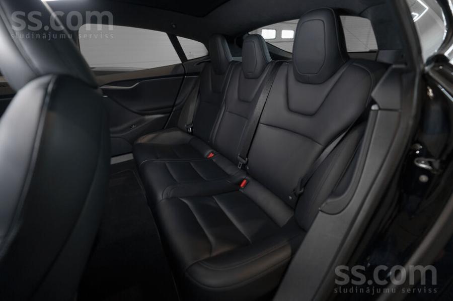 Black Tesla Model S 2020 in Riga, with an engine capacity of 0.00 L and mileage of 159 thousand km for 33790 €, photo 13 on AUTOMOTO.COM.LV