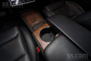 Black Tesla Model S 2020 in Riga, with an engine capacity of 0.00 L and mileage of 159 thousand km for 33790 €, photo 14 on AUTOMOTO.COM.LV