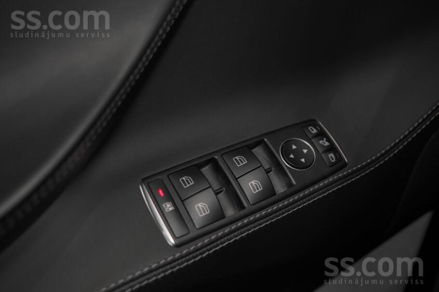 Black Tesla Model S 2020 in Riga, with an engine capacity of 0.00 L and mileage of 159 thousand km for 33790 €, photo 15 on AUTOMOTO.COM.LV