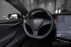 Black Tesla Model S 2020 in Riga, with an engine capacity of 0.00 L and mileage of 159 thousand km for 33790 €, photo 16 on AUTOMOTO.COM.LV