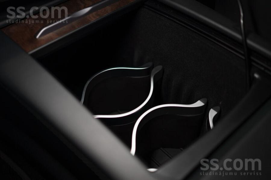 Black Tesla Model S 2020 in Riga, with an engine capacity of 0.00 L and mileage of 159 thousand km for 33790 €, photo 25 on AUTOMOTO.COM.LV