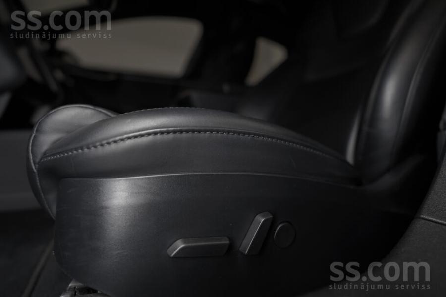 Black Tesla Model S 2020 in Riga, with an engine capacity of 0.00 L and mileage of 159 thousand km for 33790 €, photo 26 on AUTOMOTO.COM.LV