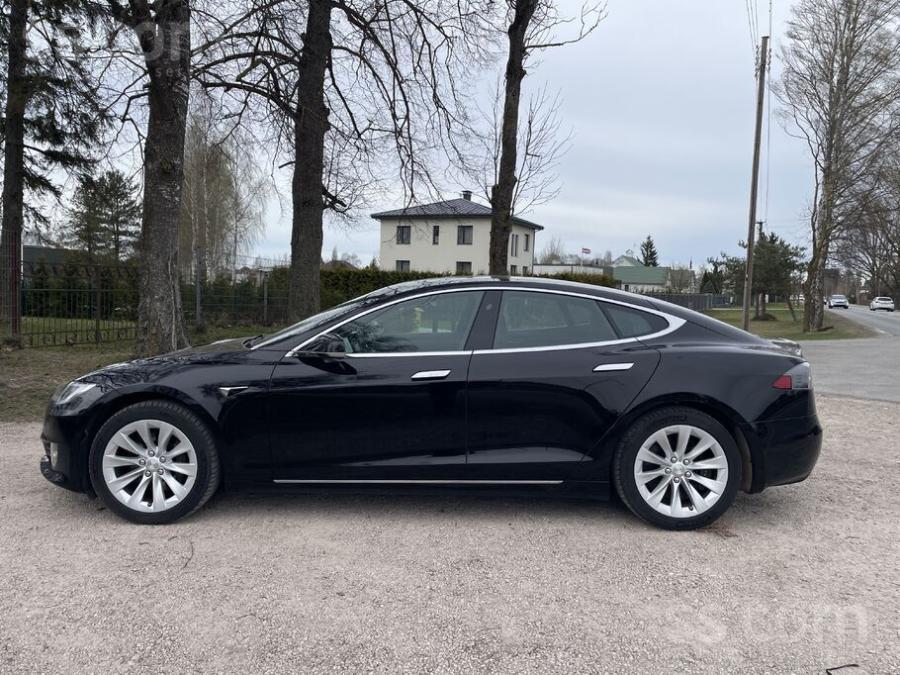 Black Tesla Model S 2020 in Riga, with an engine capacity of 0.00 L and mileage of 168 thousand km for 31490 €, photo 3 on AUTOMOTO.COM.LV
