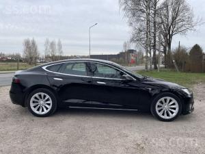Black Tesla Model S 2020 in Riga, with an engine capacity of 0.00 L and mileage of 168 thousand km for 31490 €, photo 7 on AUTOMOTO.COM.LV