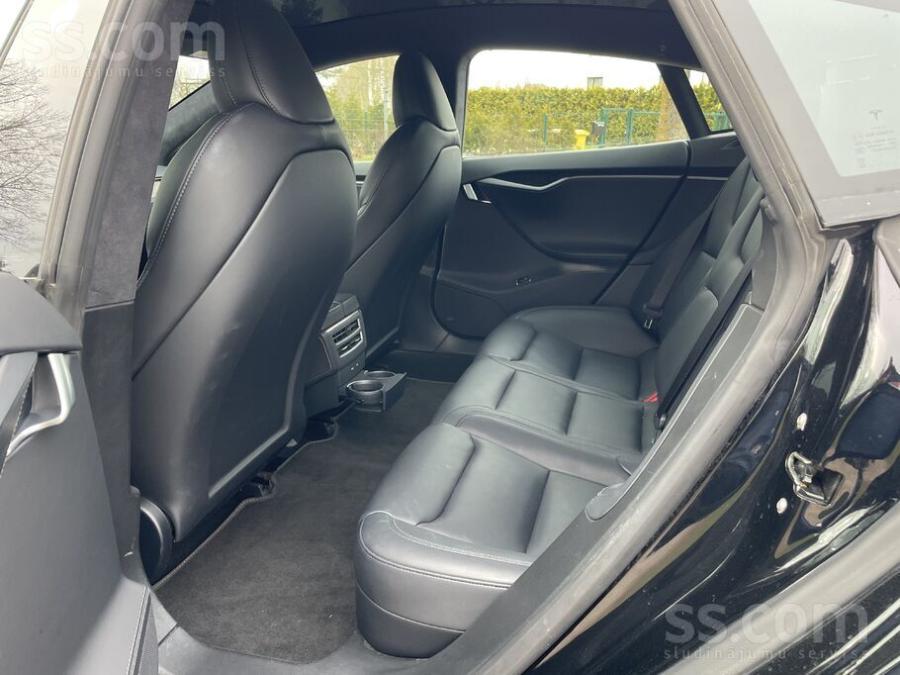 Black Tesla Model S 2020 in Riga, with an engine capacity of 0.00 L and mileage of 168 thousand km for 31490 €, photo 13 on AUTOMOTO.COM.LV