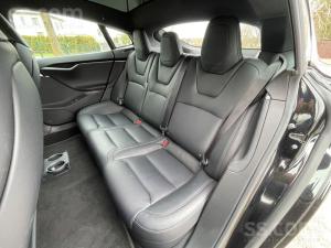 Black Tesla Model S 2020 in Riga, with an engine capacity of 0.00 L and mileage of 168 thousand km for 31490 €, photo 14 on AUTOMOTO.COM.LV