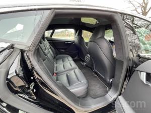 Black Tesla Model S 2020 in Riga, with an engine capacity of 0.00 L and mileage of 168 thousand km for 31490 €, photo 16 on AUTOMOTO.COM.LV