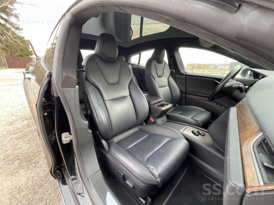 Black Tesla Model S 2020 in Riga, with an engine capacity of 0.00 L and mileage of 168 thousand km for 31490 €, photo 18 on AUTOMOTO.COM.LV