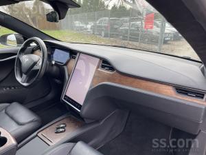 Black Tesla Model S 2020 in Riga, with an engine capacity of 0.00 L and mileage of 168 thousand km for 31490 €, photo 19 on AUTOMOTO.COM.LV
