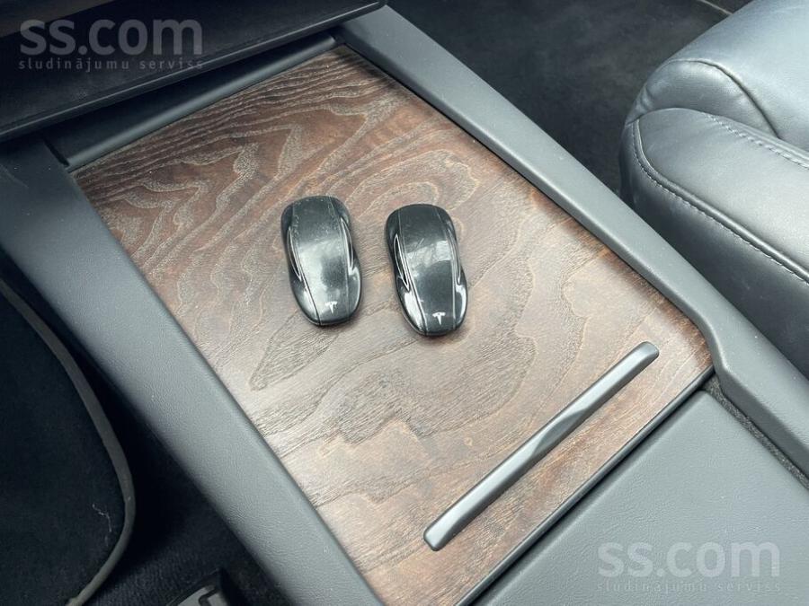Black Tesla Model S 2020 in Riga, with an engine capacity of 0.00 L and mileage of 168 thousand km for 31490 €, photo 25 on AUTOMOTO.COM.LV