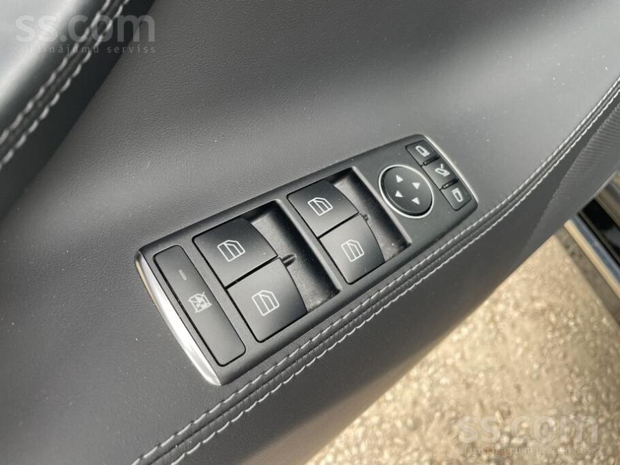 Black Tesla Model S 2020 in Riga, with an engine capacity of 0.00 L and mileage of 168 thousand km for 31490 €, photo 32 on AUTOMOTO.COM.LV