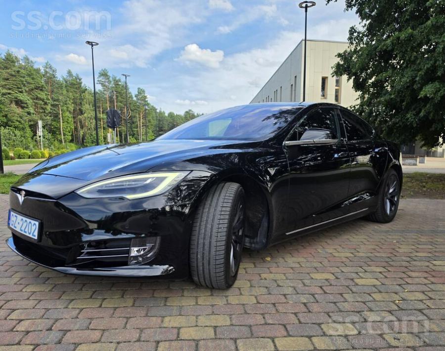 Black Tesla Model S 2020 in Riga, with an engine capacity of 0.00 L and mileage of 67 thousand km for 34034 €, photo 1 on AUTOMOTO.COM.LV