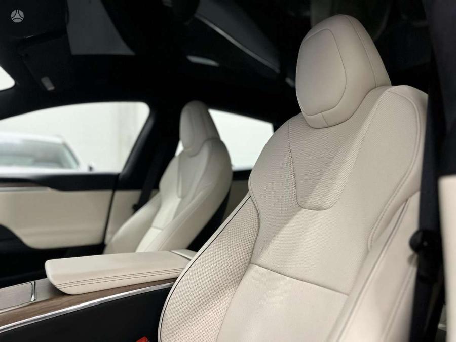 Melns Tesla Model S 2021 Viļņa, ar dzinēja tilpumu 0.00 L un nobraukumu 25 tūkst. km par 69999 €, foto 16 vietnē AUTOMOTO.COM.LV