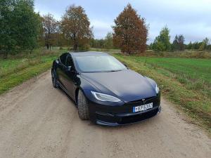 Black Tesla Model S 2021 in Vilnius, with an engine capacity of 0.00 L and mileage of 61 thousand km for 40000 €, photo 3 on AUTOMOTO.COM.LV