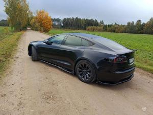 Black Tesla Model S 2021 in Vilnius, with an engine capacity of 0.00 L and mileage of 61 thousand km for 40000 €, photo 4 on AUTOMOTO.COM.LV