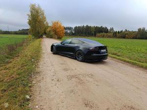 Black Tesla Model S 2021 in Vilnius, with an engine capacity of 0.00 L and mileage of 61 thousand km for 40000 €, photo 5 on AUTOMOTO.COM.LV