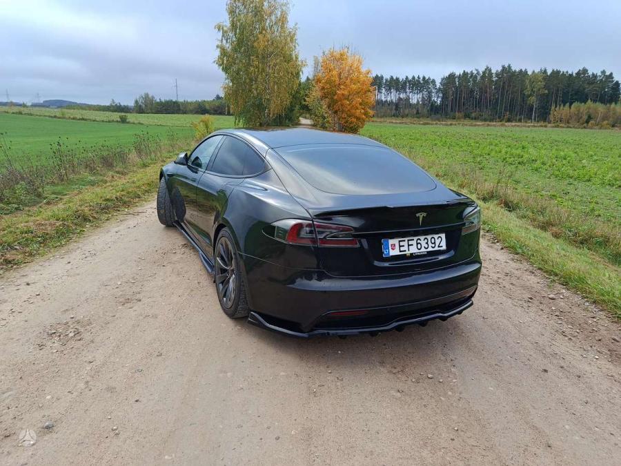 Black Tesla Model S 2021 in Vilnius, with an engine capacity of 0.00 L and mileage of 61 thousand km for 40000 €, photo 6 on AUTOMOTO.COM.LV