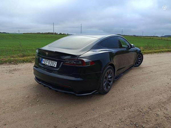 Melns Tesla Model S 2021 Viļņa, ar dzinēja tilpumu 0.00 L un nobraukumu 61 tūkst. km par 40000 €, foto 8 vietnē AUTOMOTO.COM.LV