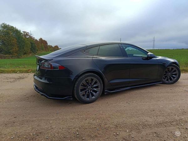 Melns Tesla Model S 2021 Viļņa, ar dzinēja tilpumu 0.00 L un nobraukumu 61 tūkst. km par 40000 €, foto 9 vietnē AUTOMOTO.COM.LV