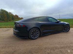 Black Tesla Model S 2021 in Vilnius, with an engine capacity of 0.00 L and mileage of 61 thousand km for 40000 €, photo 9 on AUTOMOTO.COM.LV