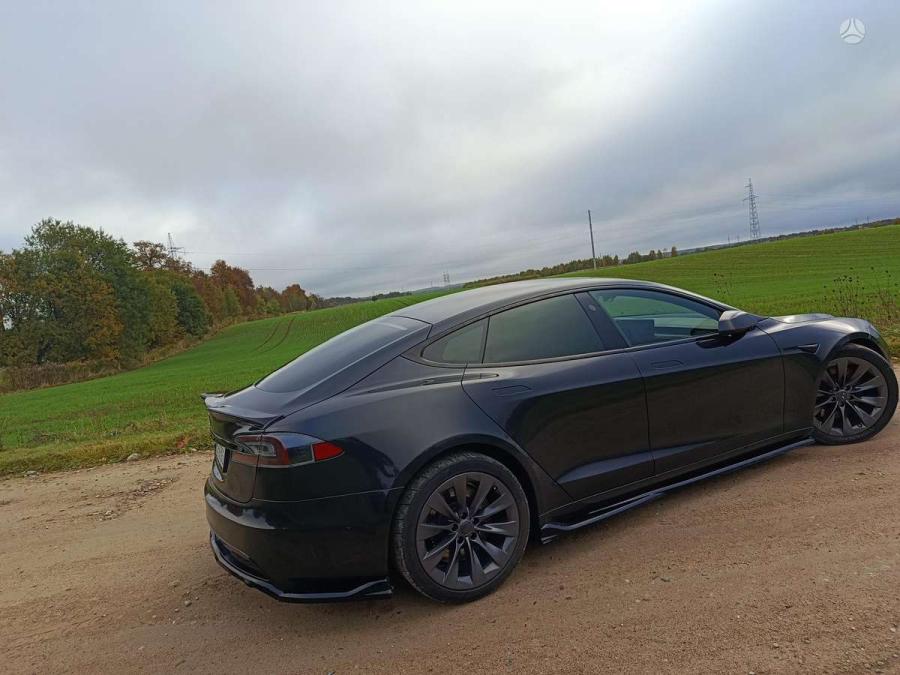 Black Tesla Model S 2021 in Vilnius, with an engine capacity of 0.00 L and mileage of 61 thousand km for 40000 €, photo 10 on AUTOMOTO.COM.LV