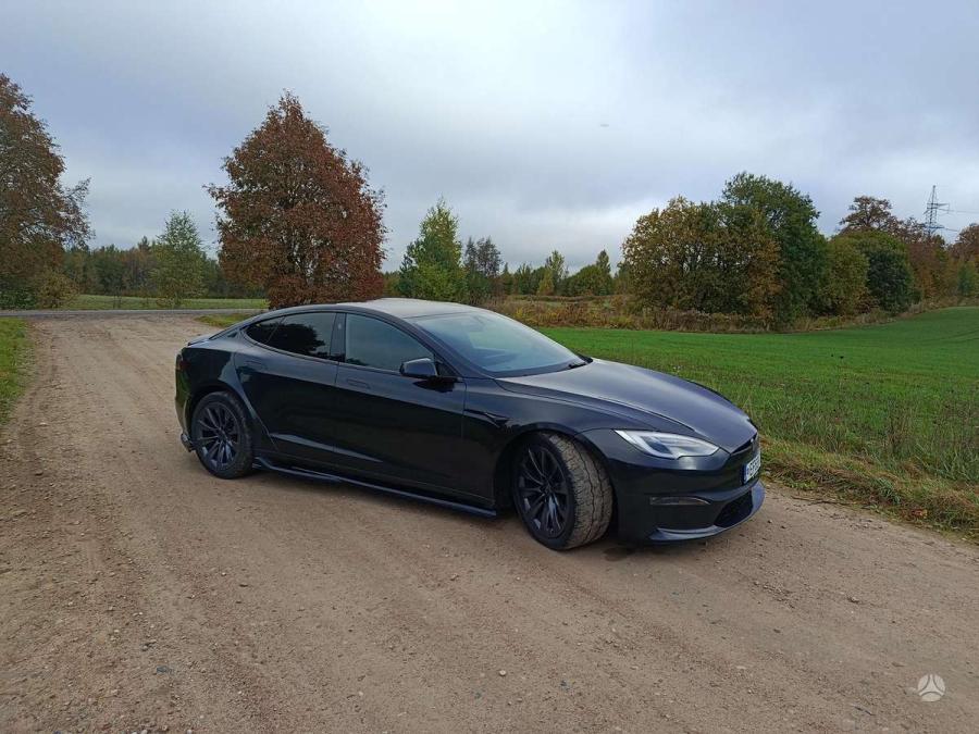 Black Tesla Model S 2021 in Vilnius, with an engine capacity of 0.00 L and mileage of 61 thousand km for 40000 €, photo 12 on AUTOMOTO.COM.LV