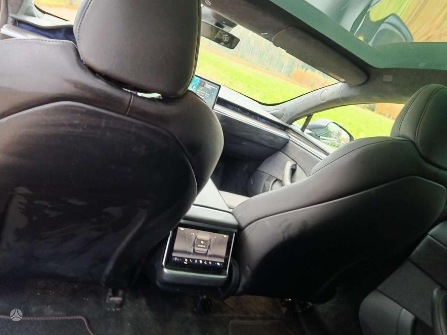 Black Tesla Model S 2021 in Vilnius, with an engine capacity of 0.00 L and mileage of 61 thousand km for 40000 €, photo 15 on AUTOMOTO.COM.LV