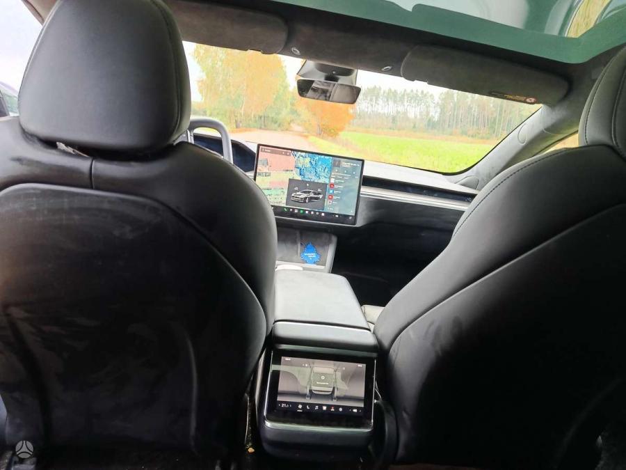 Black Tesla Model S 2021 in Vilnius, with an engine capacity of 0.00 L and mileage of 61 thousand km for 40000 €, photo 16 on AUTOMOTO.COM.LV