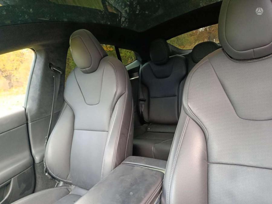 Black Tesla Model S 2021 in Vilnius, with an engine capacity of 0.00 L and mileage of 61 thousand km for 40000 €, photo 19 on AUTOMOTO.COM.LV