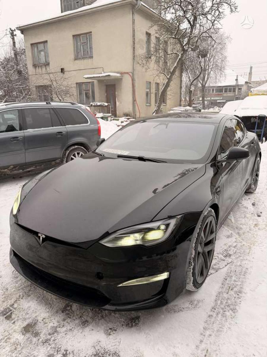 Black Tesla Model S 2024 in Kaunas, with an engine capacity of 0.00 L and mileage of 7 thousand km for 69000 €, photo 2 on AUTOMOTO.COM.LV